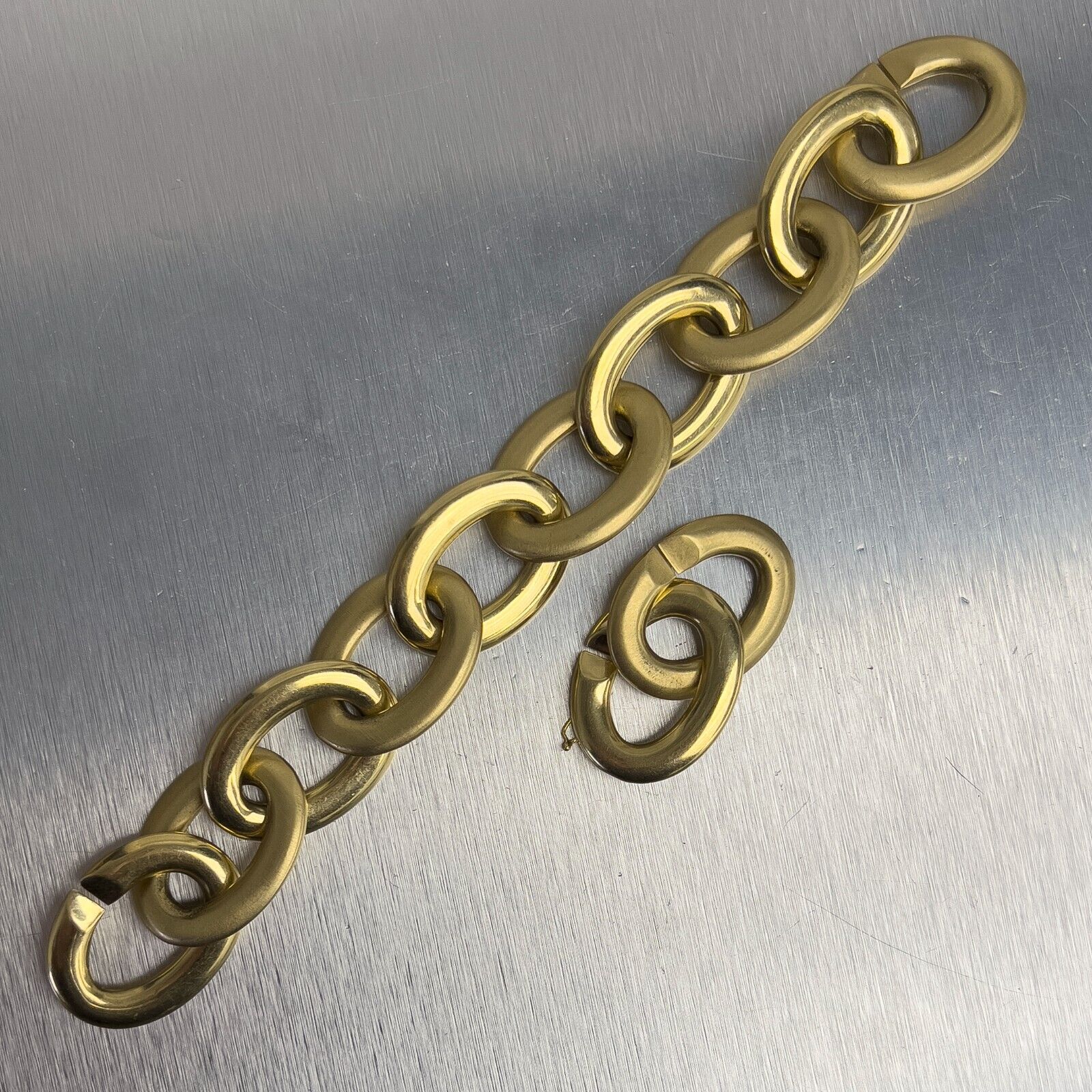 Roberto Coin Textured Chunky Oval Link 18k Yellow Gold Bracelet (w/ Ex ...